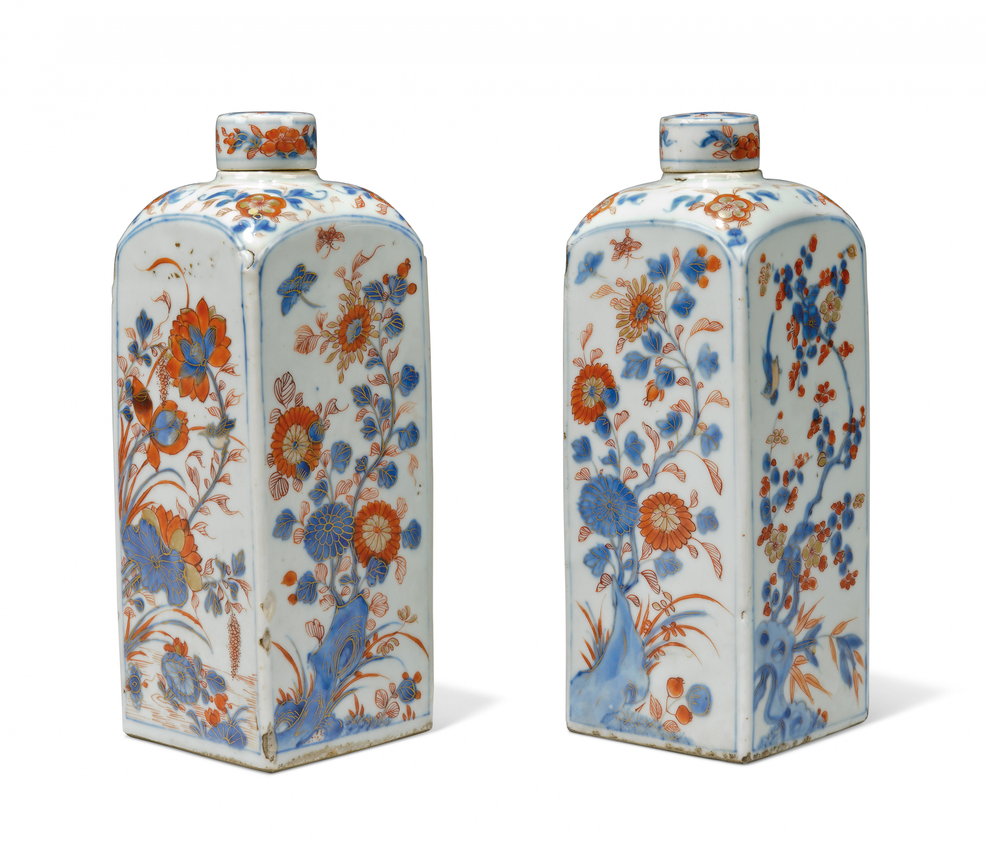 A pair of Chinese Imari Gin bottles, Kangxi | Fijnaut