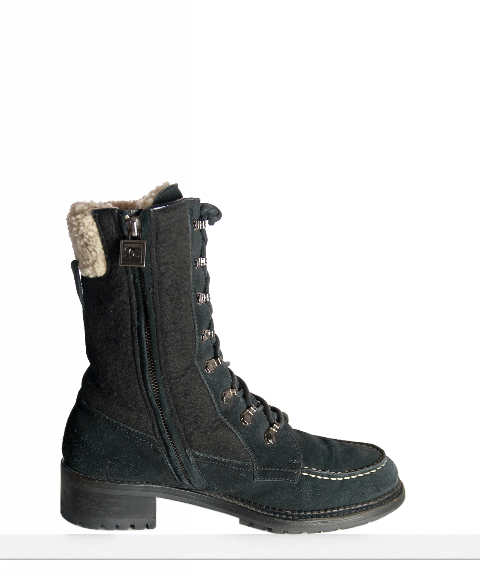 Chanel Blue Suede Shearling lined Boots 08A Chanel La Doyenne Chanel Blue Suede Shearling lined Boots 08A Chanel La Doyenne
