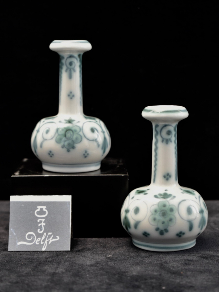 Small Dutch Green & White Royal Delft Delvert Bottle - 1976. SOLD ...