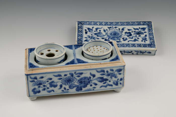 A rare Chinese porcelain inkwell | Limburg